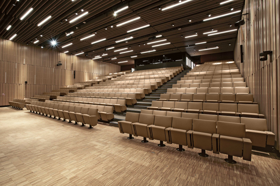 Seating for BNP Paribas multipurpose hall, Luxembourg - Aresline