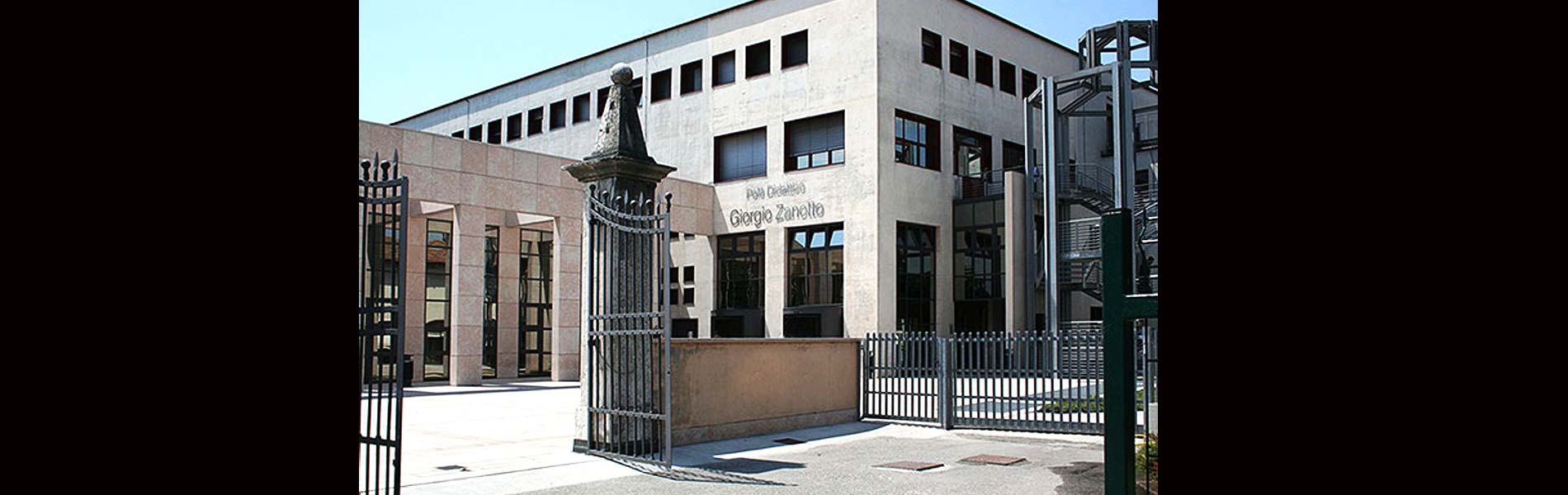 Seating for the "Polo Zanotto" of the University of Verona Italy - Aresline